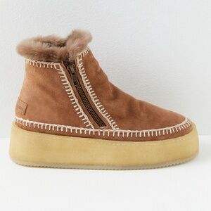 Laidback London | Shoes | Laidback London Setsu Crochet Platform Boots ...